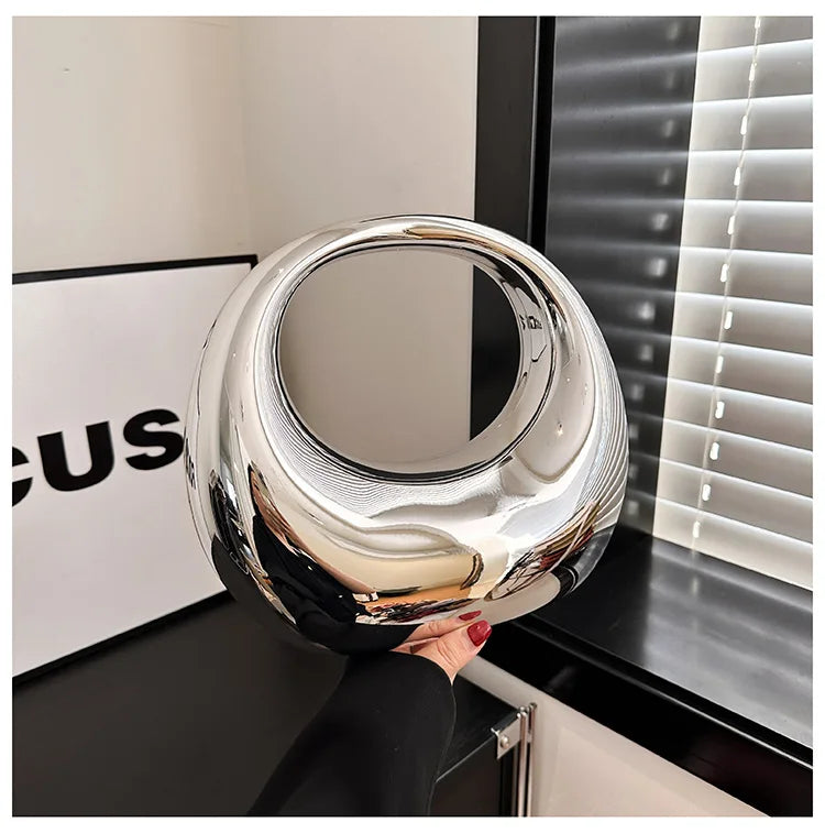 Modern Chic Silver Crescent Moon Handbag on Luulla